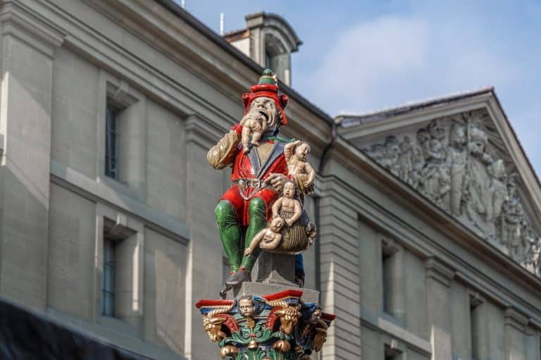 10 Creepy Statues That Will Scare the Pants Off You