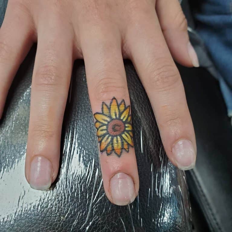 Minimalist Flower Tattoo Ideas for Subtle Beauty
