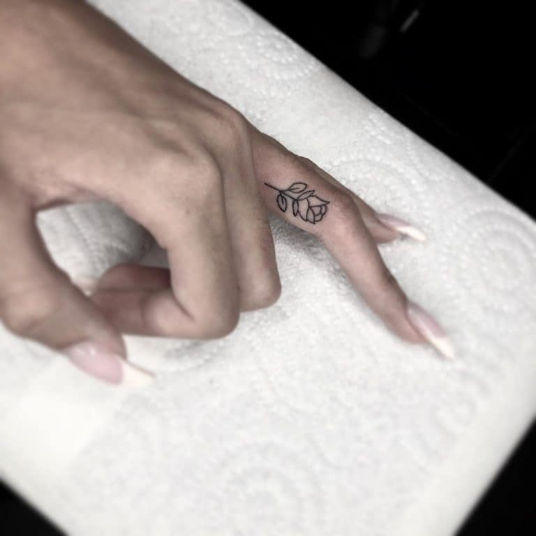 Minimalist Flower Tattoo Ideas for Subtle Beauty