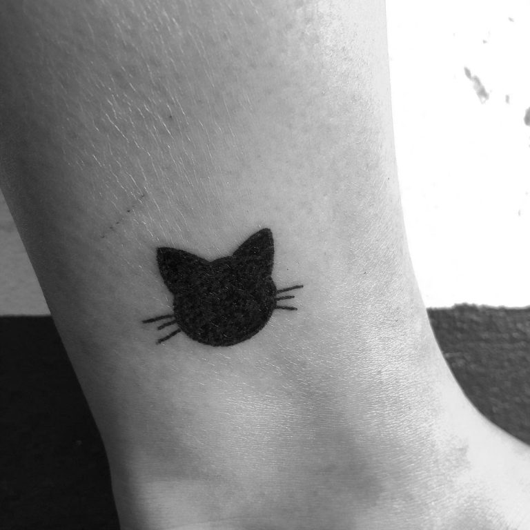 100+ Small and Simple Cat Tattoo Ideas
