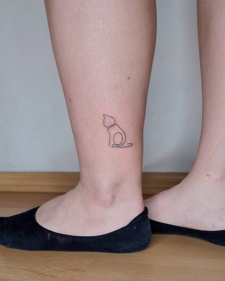 100+ Small and Simple Cat Tattoo Ideas