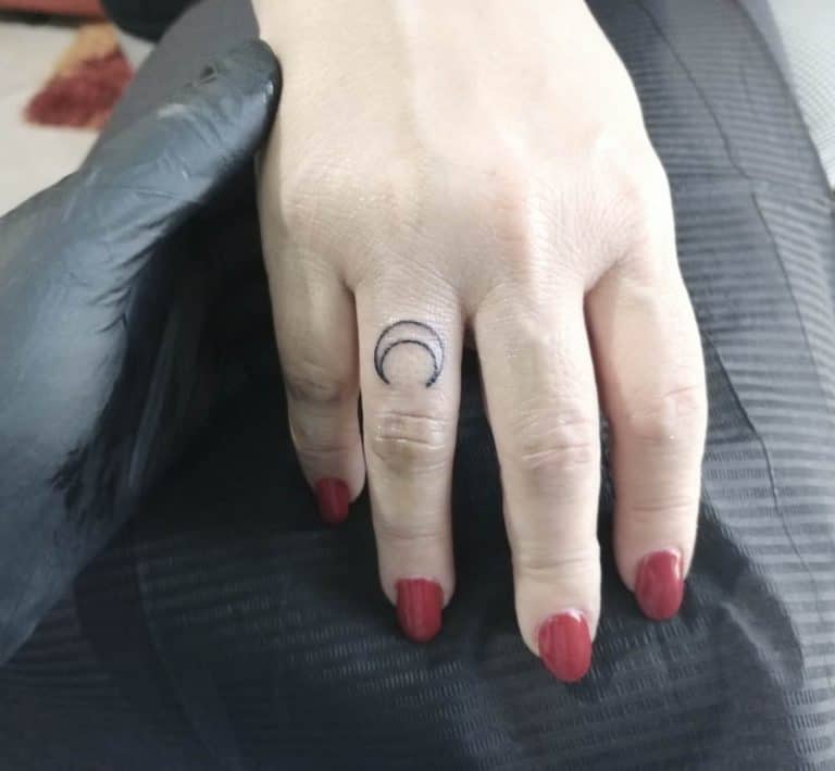 77 Cool Small Finger Tattoo Ideas