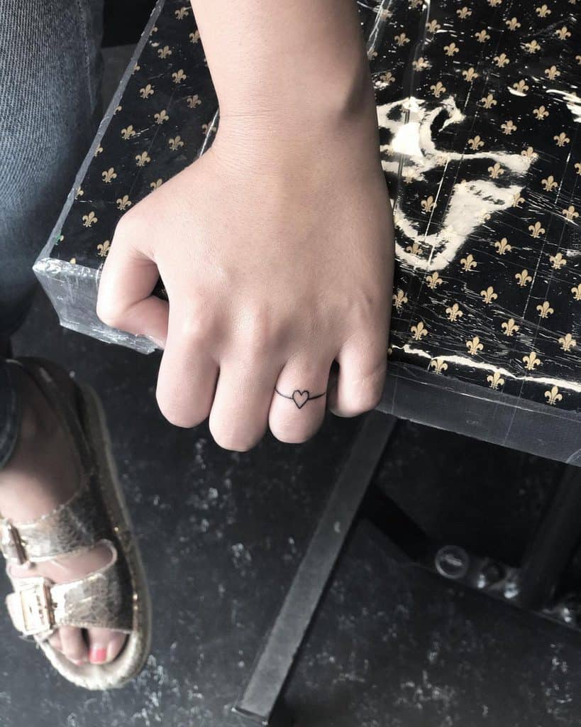 77 Cool Small Finger Tattoo Ideas