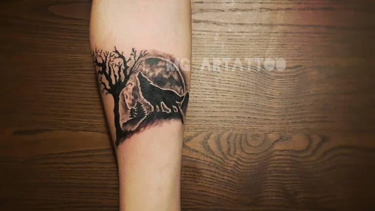 Cool Howling Wolf Tattoo Ideas and Their Meaning