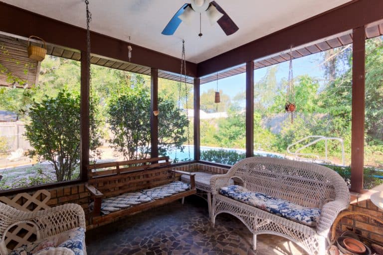 Comfortable and Elegant Enclosed Patio Design Ideas