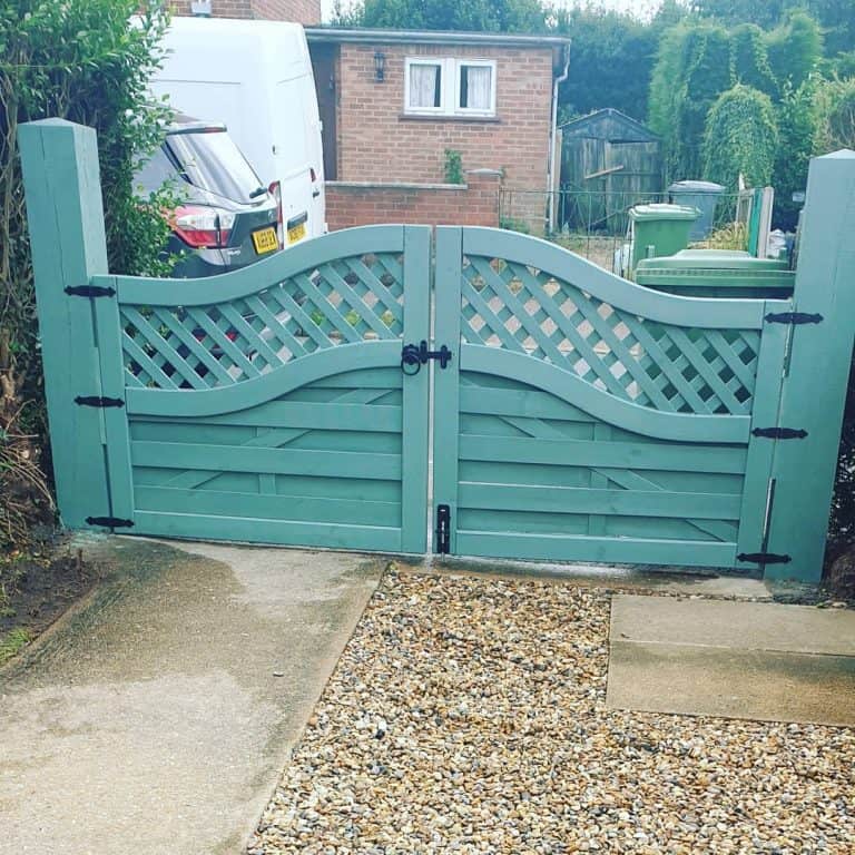 Welcoming and Stylish Garden Gate Design Ideas